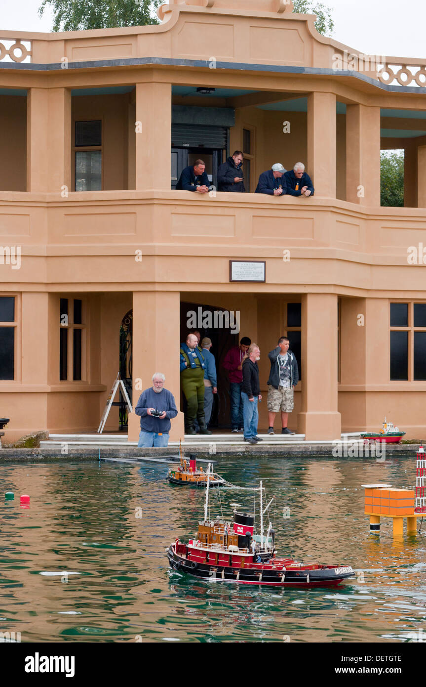 Model boats hi-res stock photography and images - Alamy