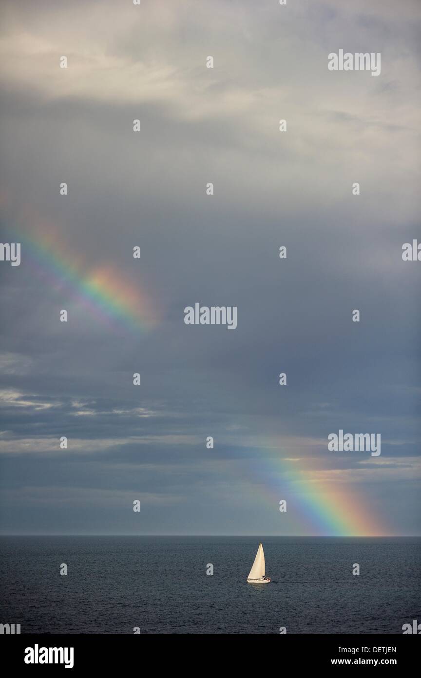 Boat under sail hi-res stock photography and images - Alamy