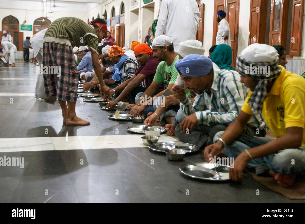 Amristar golden temple kitchen hi-res stock photography and images - Alamy