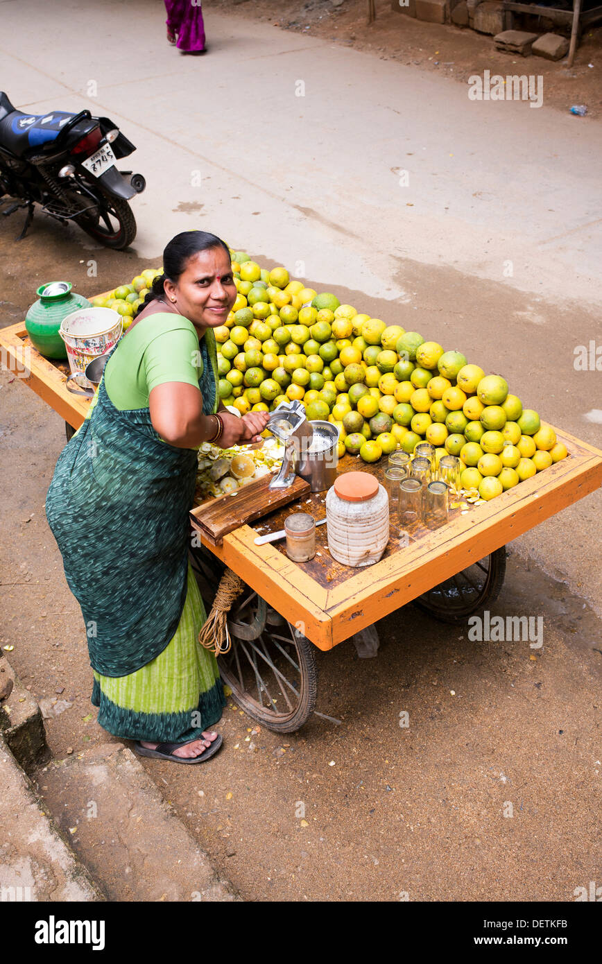 Fruit juice seller hi-res stock photography and images - Alamy