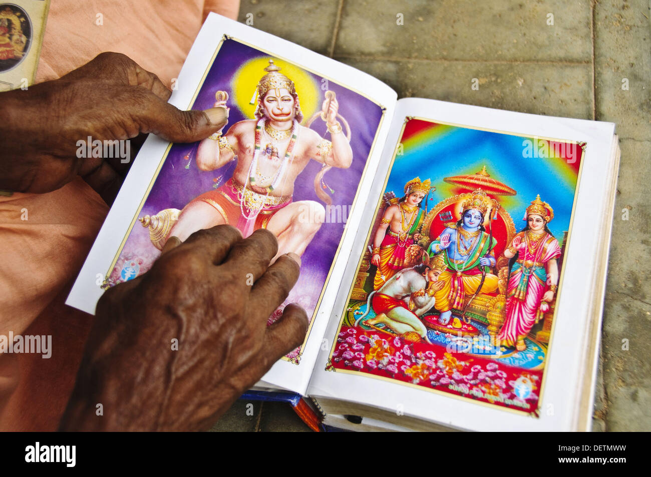 Hindu scripture hi-res stock photography and images - Alamy