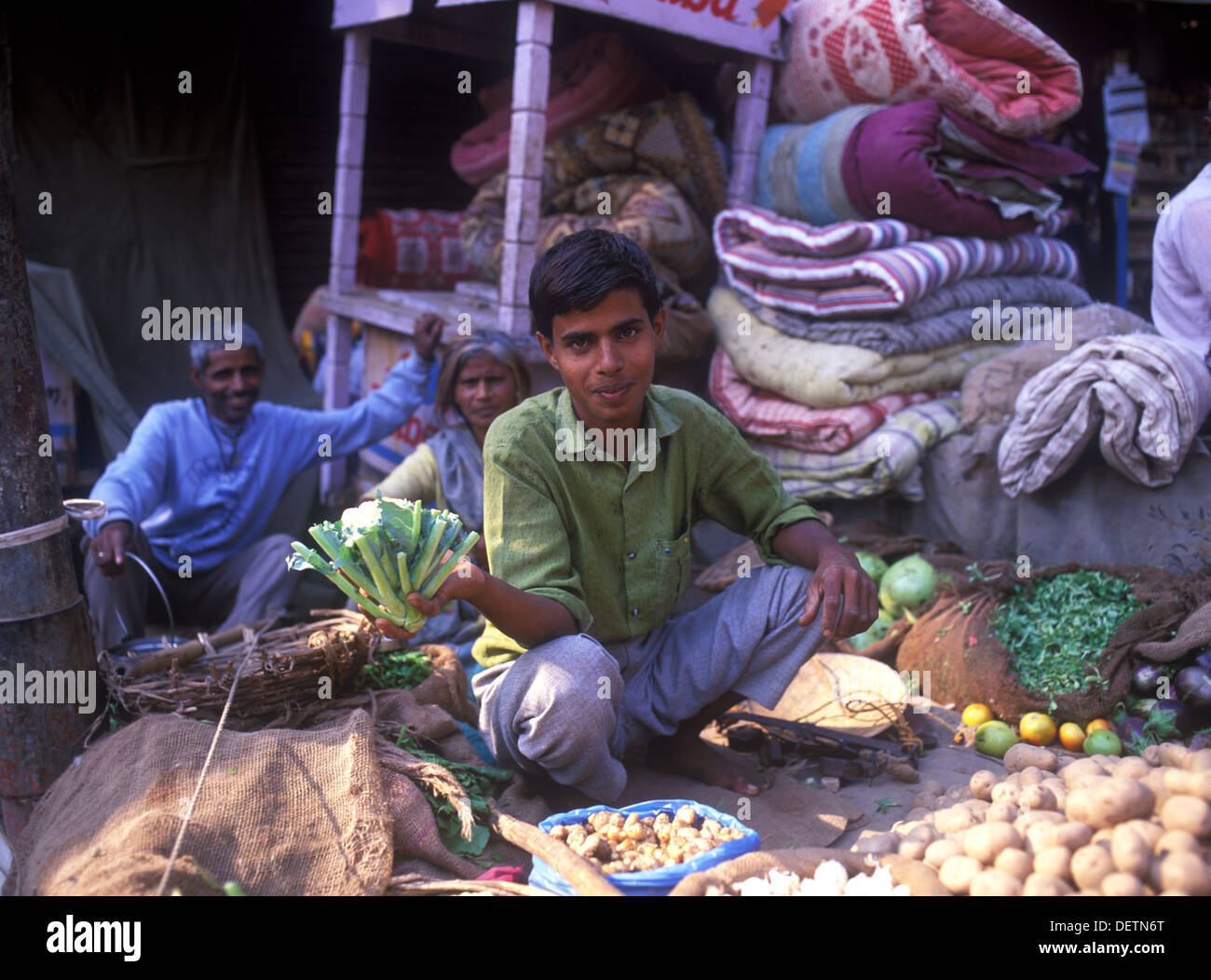 Child parents poor hi-res stock photography and images - Alamy