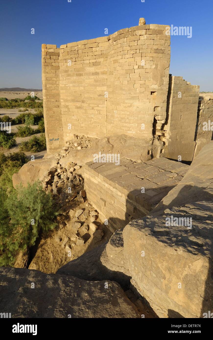 Marib yemen dam hi-res stock photography and images - Alamy