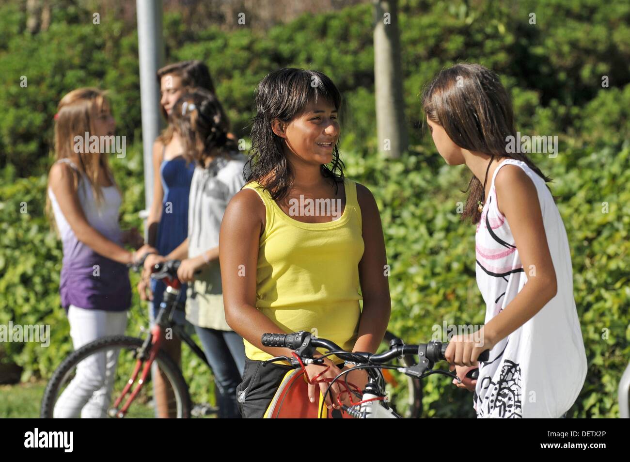 Group teen hispanic talking park hi-res stock photography and images ...