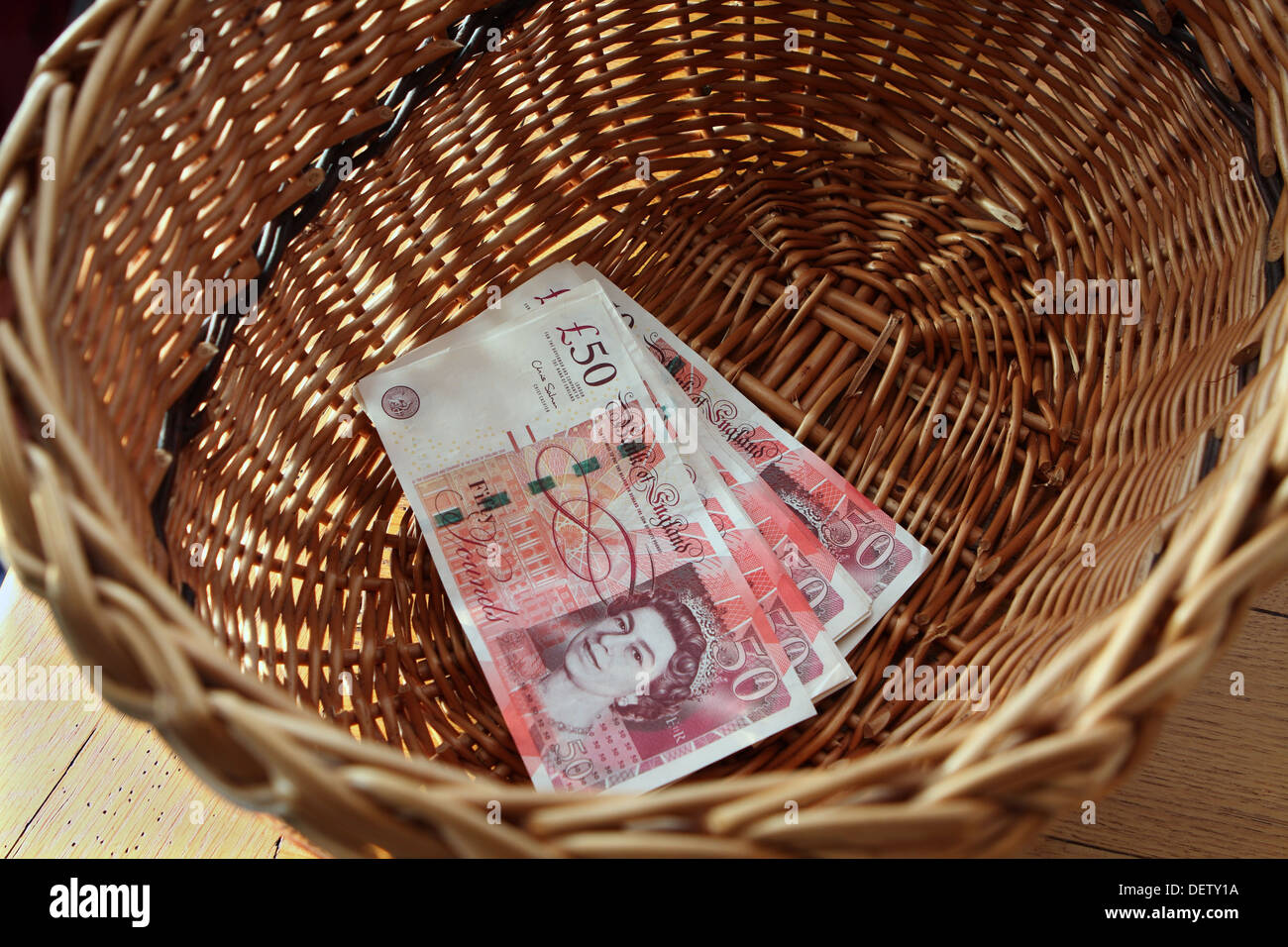 Bottom notes hi-res stock photography and images - Alamy