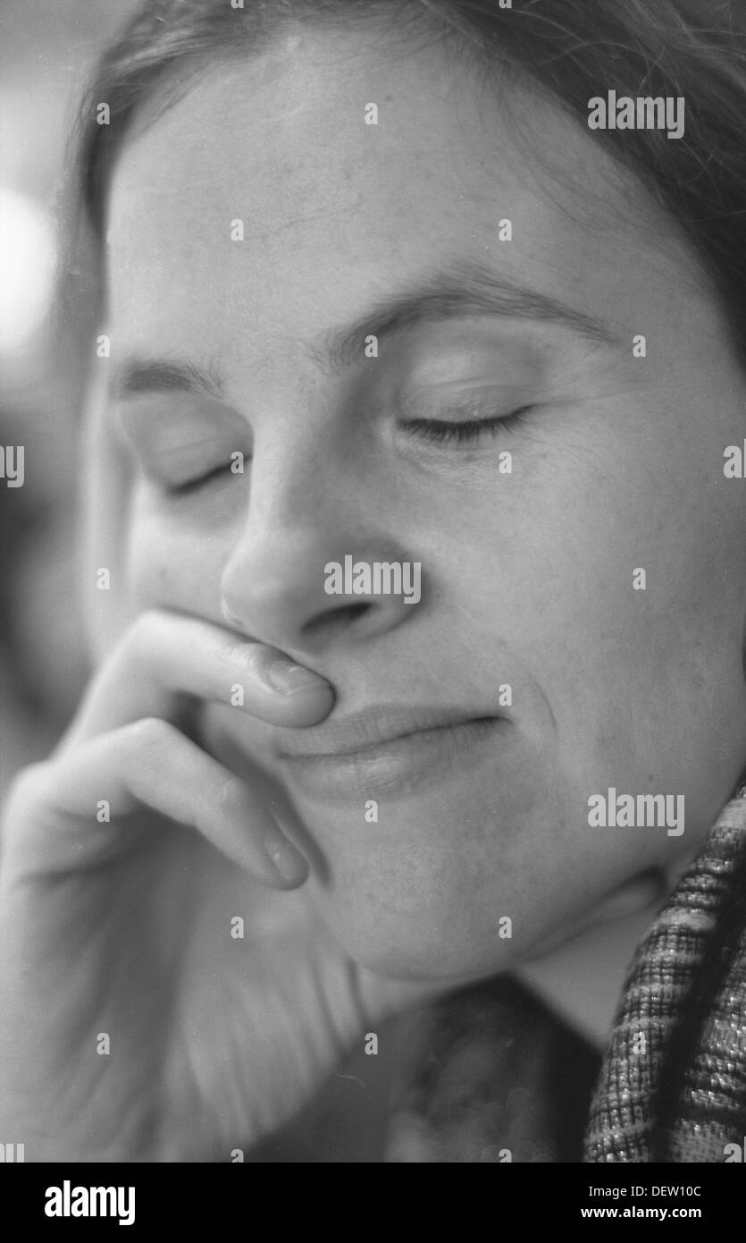 Leaning on hand Black and White Stock Photos & Images - Alamy