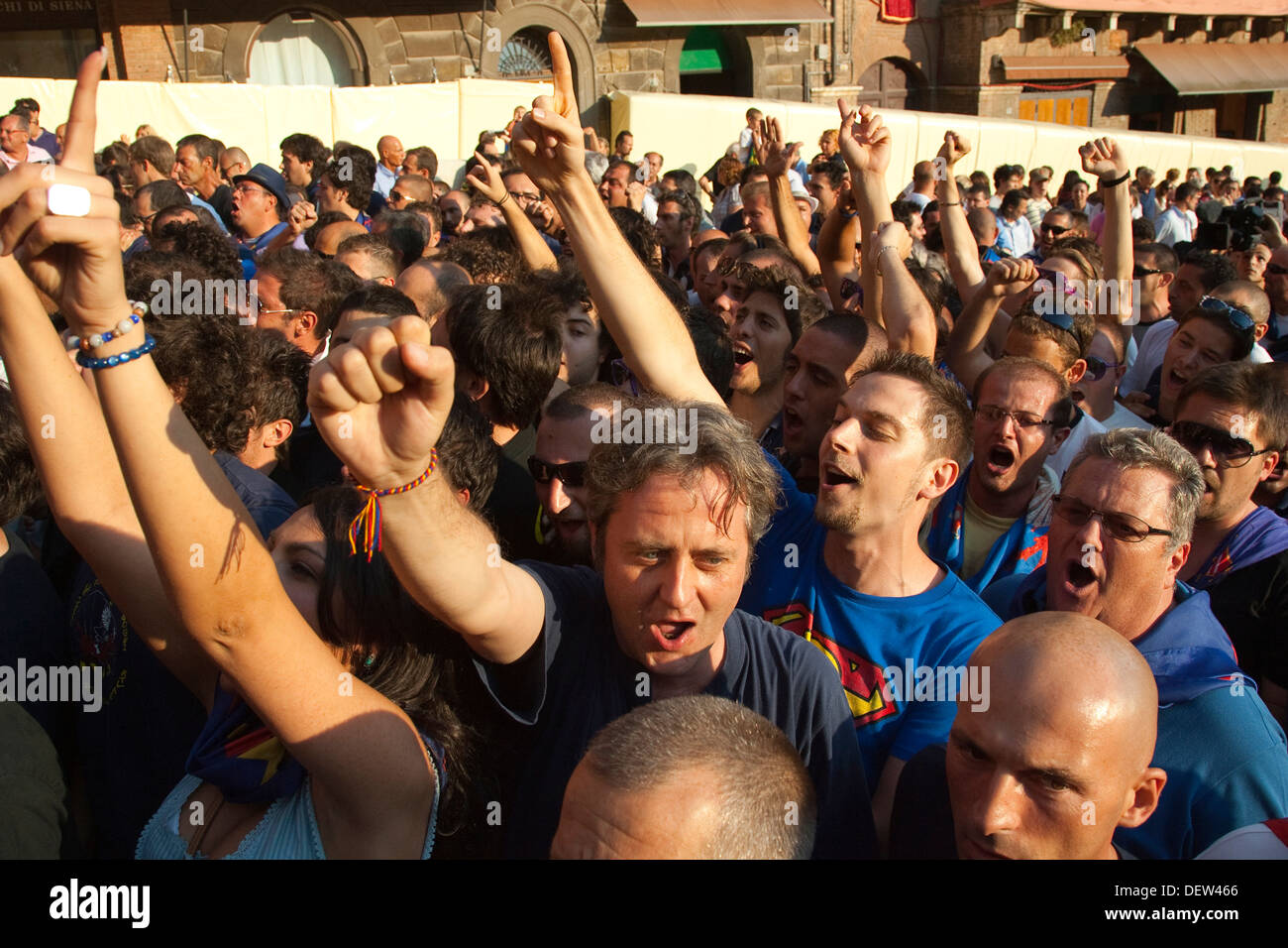 People crowd europe hi-res stock photography and images - Alamy