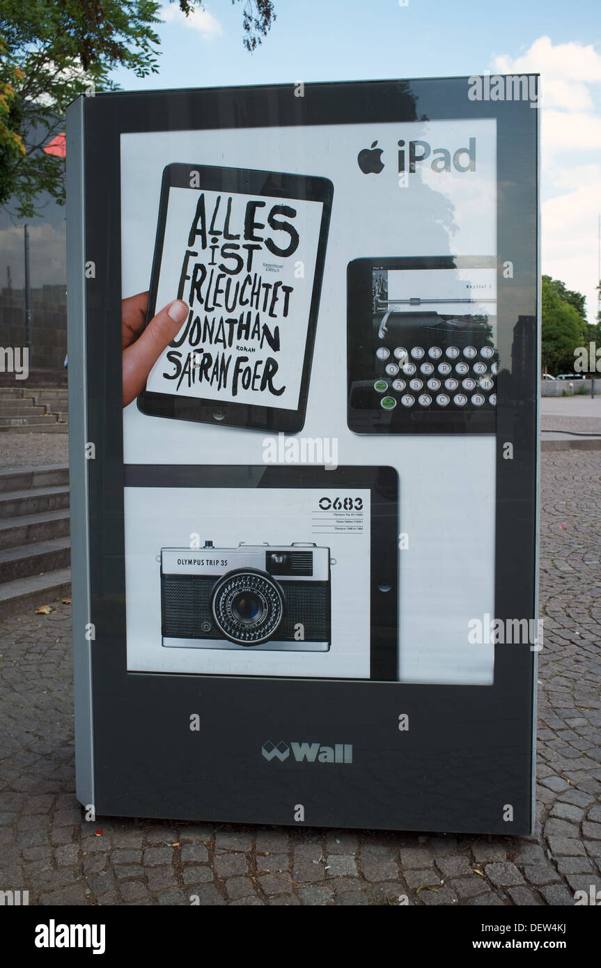 Advertising board hi-res stock photography and images - Alamy