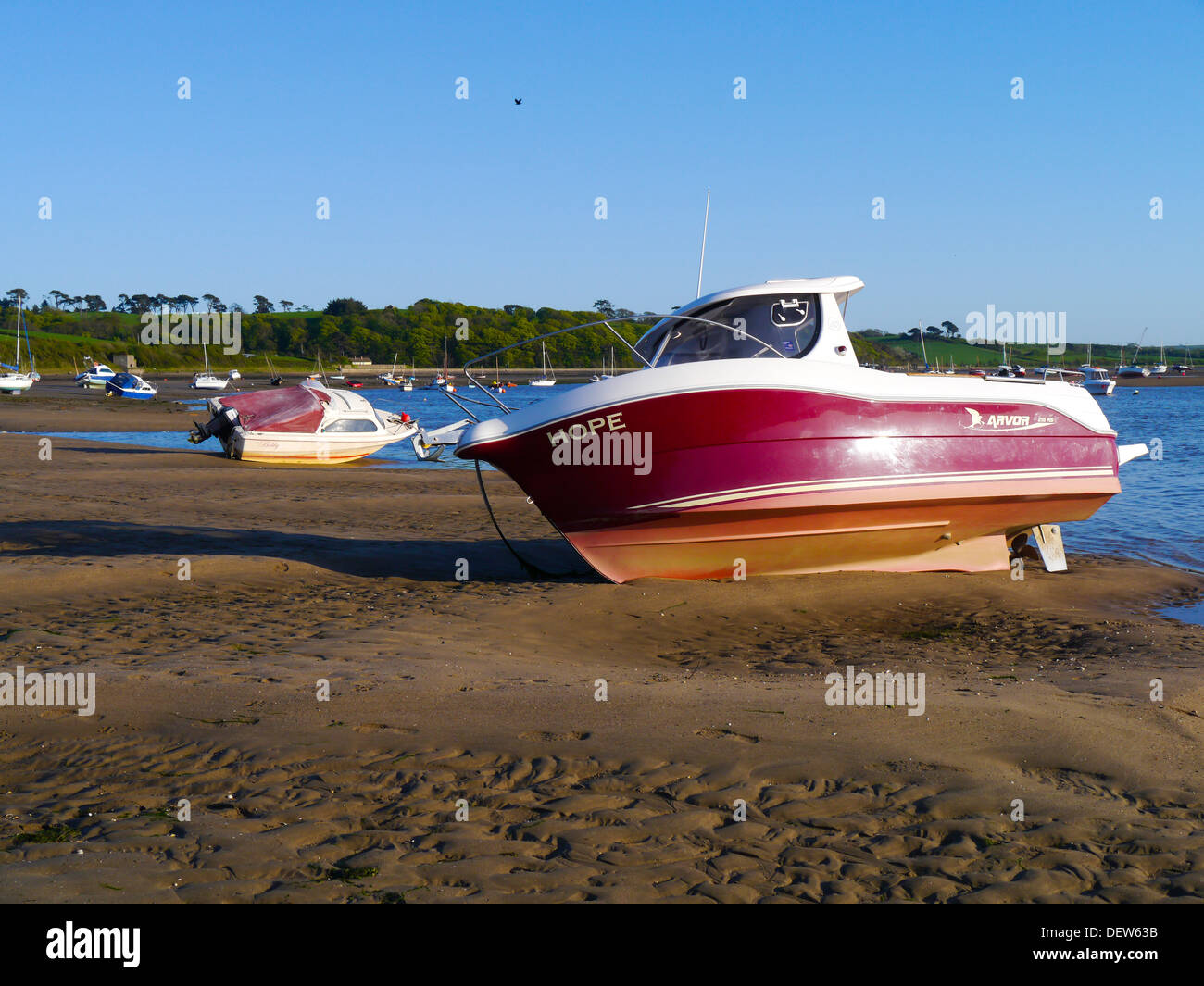 Boats moored at low tide on the Taw Torridge estuary at Instow, Sevon ...