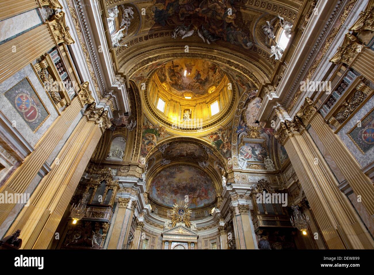 Interior church rome hi-res stock photography and images - Alamy