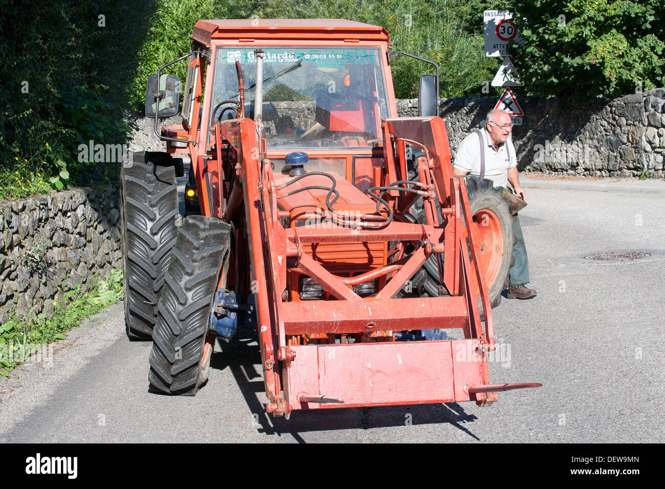 Farm laborer hi-res stock photography and images - Alamy