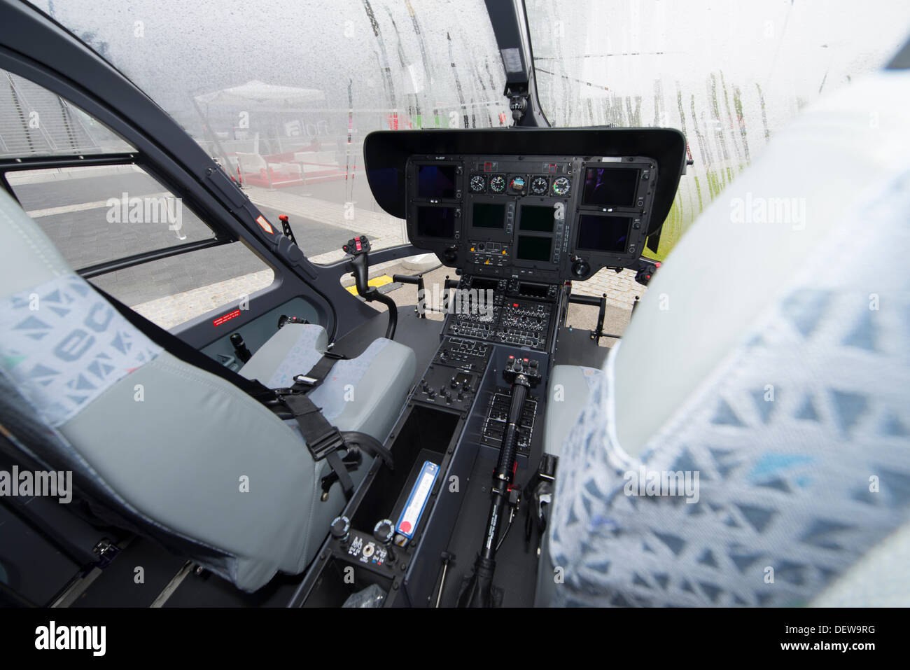 Helicopter cockpit london hi-res stock photography and images - Alamy