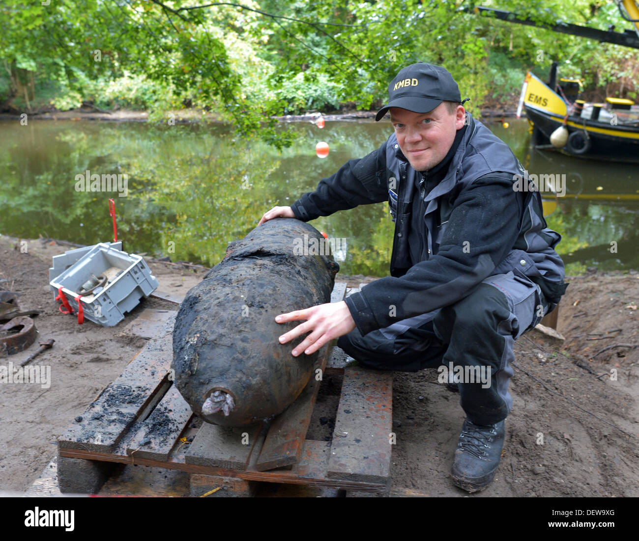 Bomb disposal expert hi-res stock photography and images - Alamy