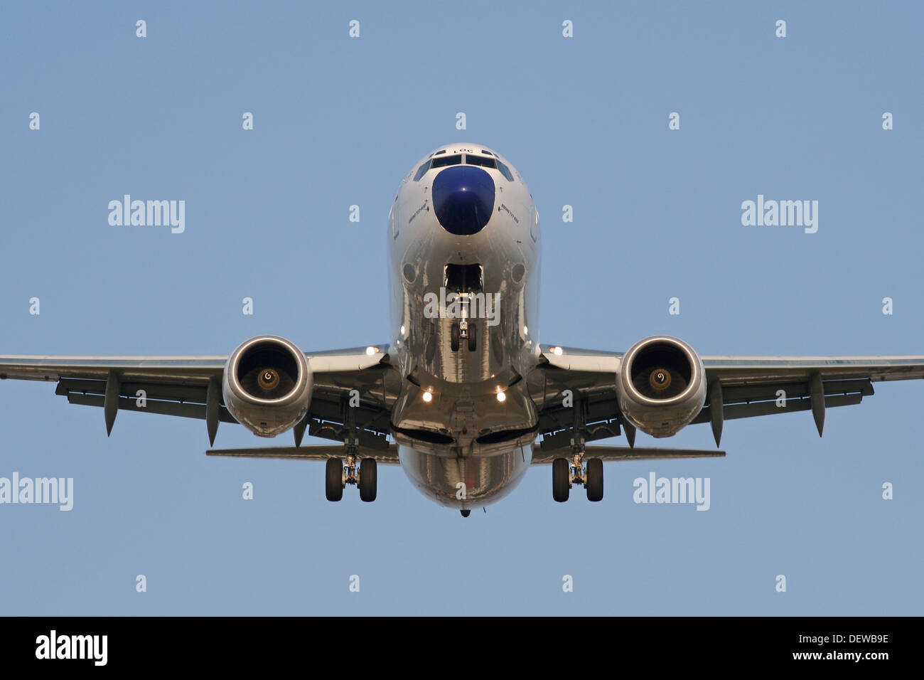 Boeing 737 landing in a clear sky conditions Stock Photo - Alamy