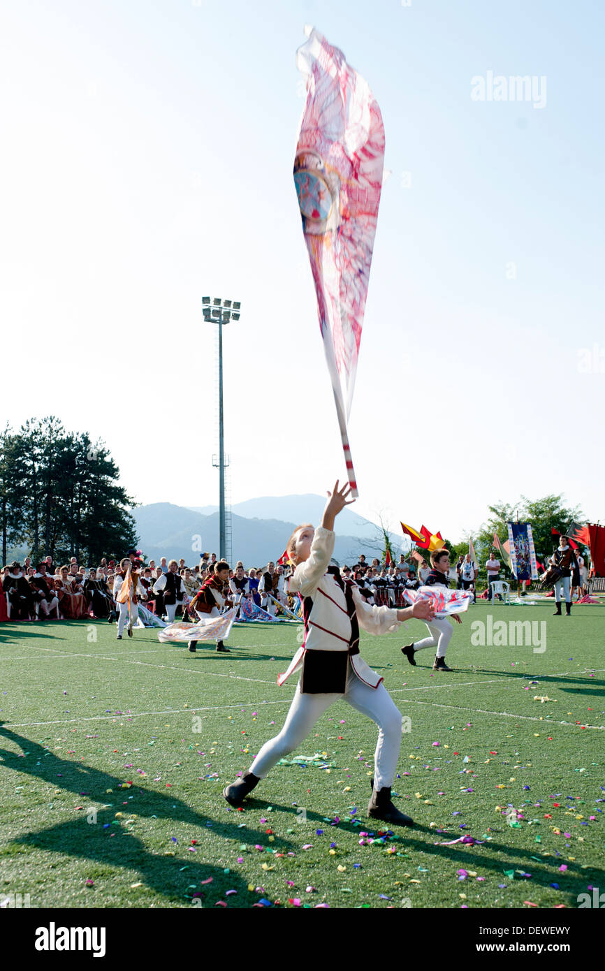 Flag show in palio, in Italy festival Stock Photo - Alamy