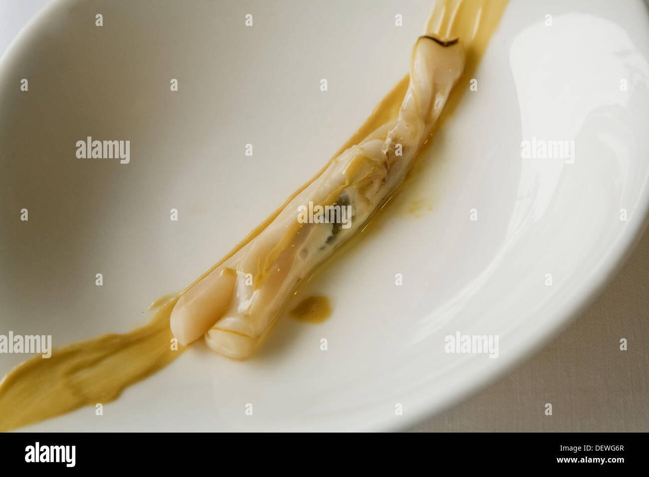 Razor shell ensis arcuatus hi-res stock photography and images - Alamy