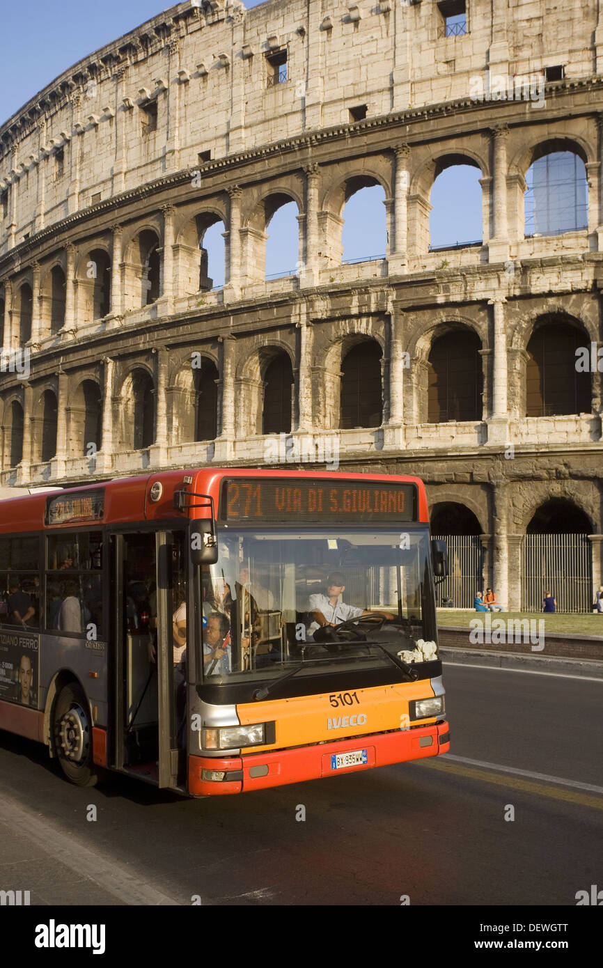 Bus in front of the colosseum hi-res stock photography and images - Alamy