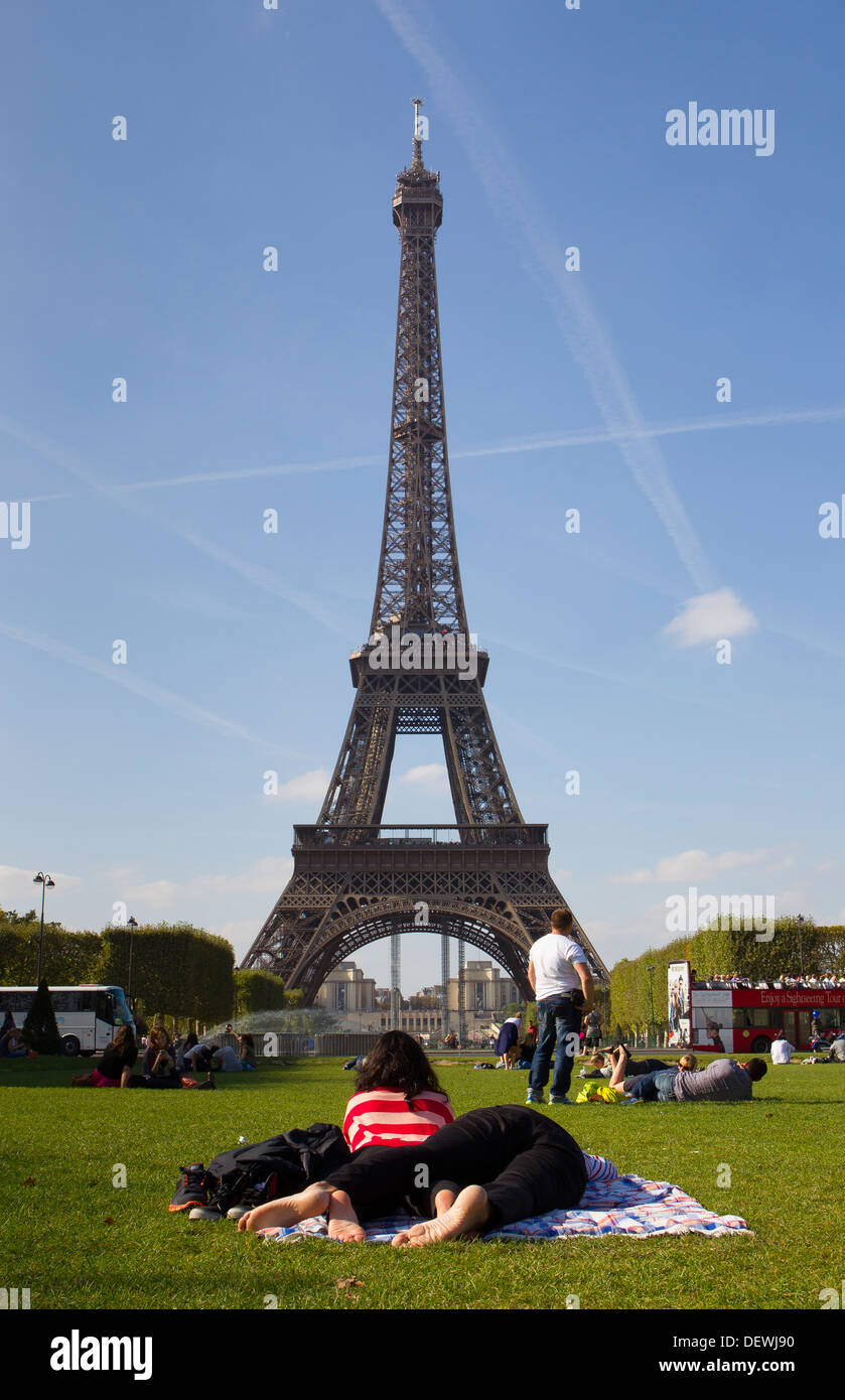 Eiffel tower upright hi-res stock photography and images - Alamy
