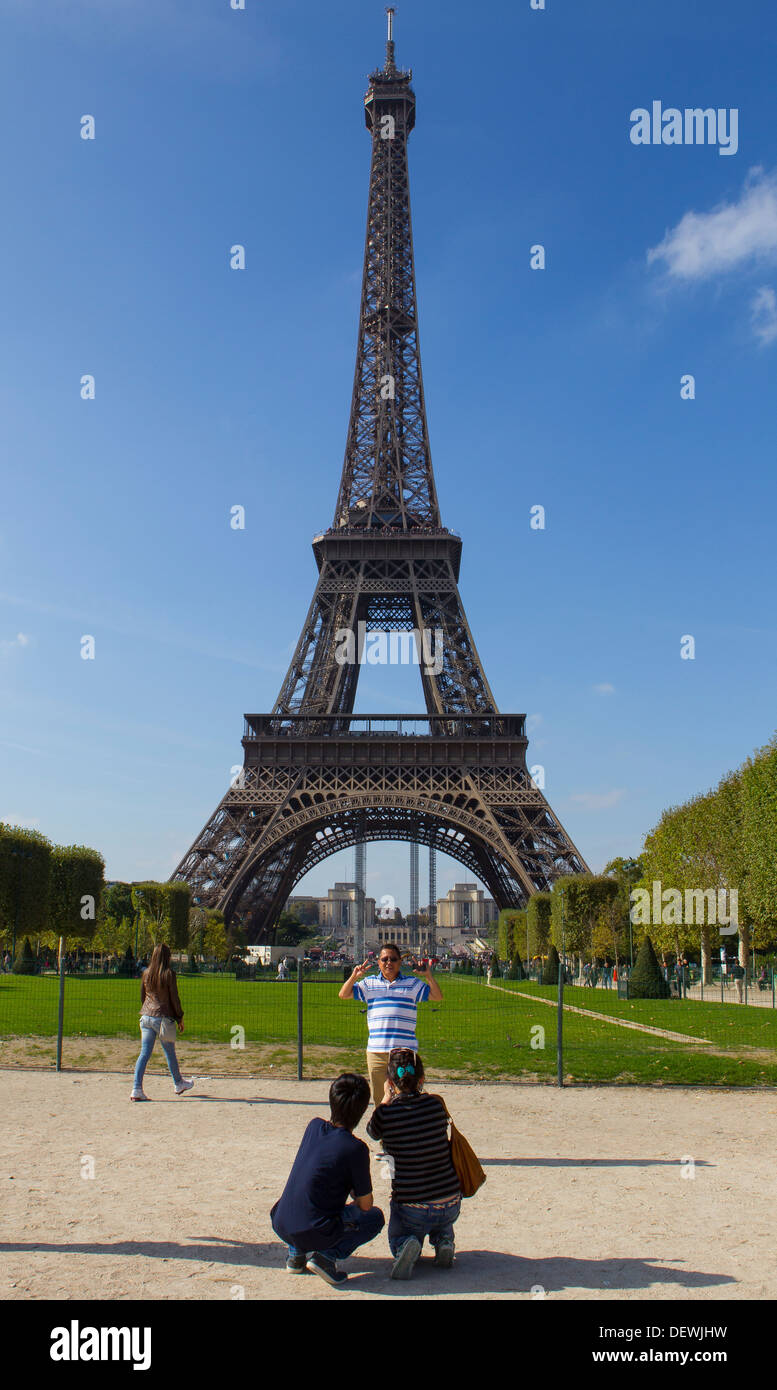 Eiffel tower front view hi-res stock photography and images - Alamy