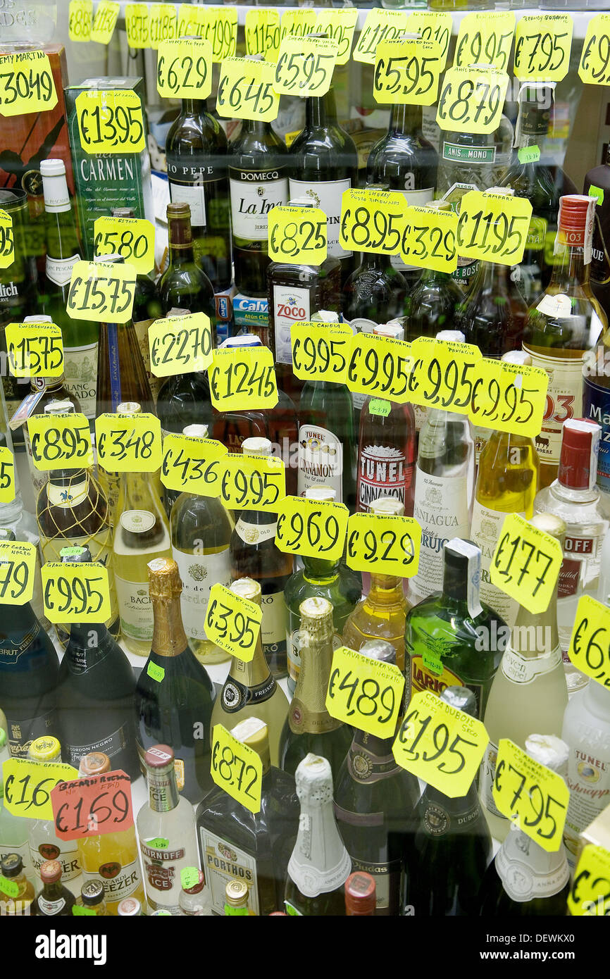 Arrangement order liquor alcohol hi-res stock photography and images ...