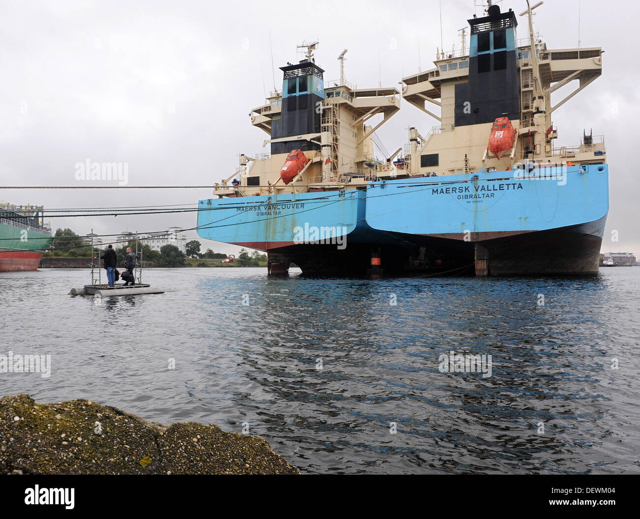 Crew members of ship hi-res stock photography and images - Alamy