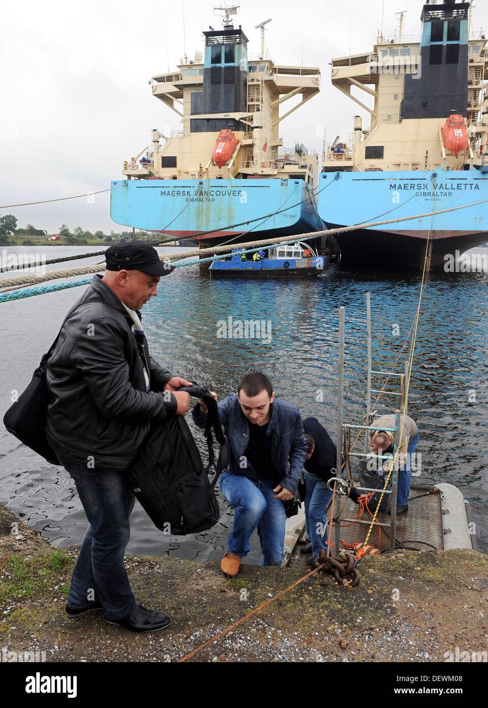 Crew members of ship hi-res stock photography and images - Alamy