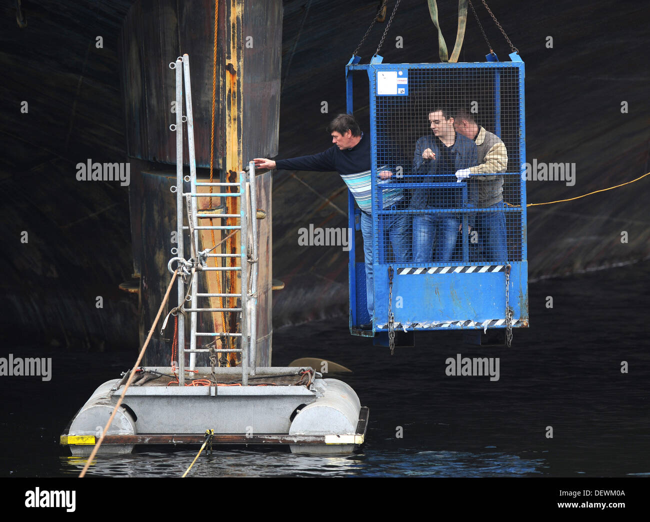 Wilhemshaven, Germany. 24th Sep, 2013. Crew members of the container ...