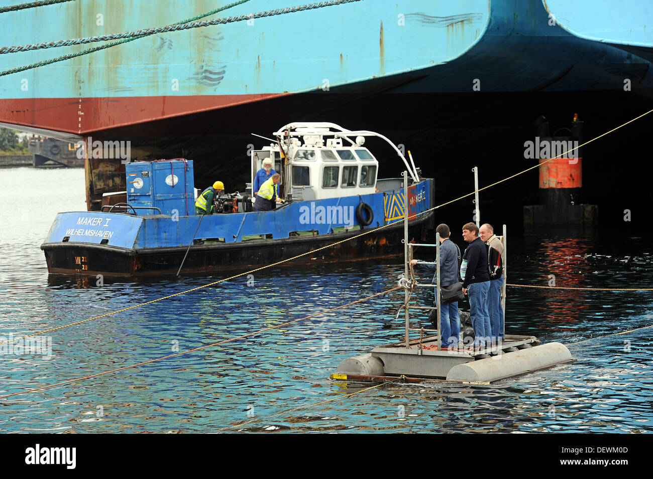 Crew members of ship hi-res stock photography and images - Alamy
