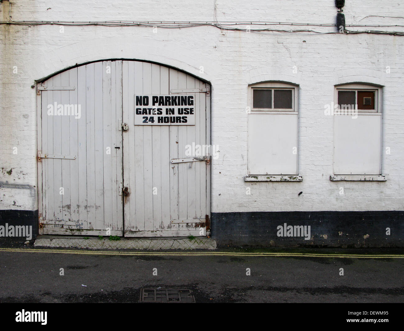 London garage door hi-res stock photography and images - Alamy