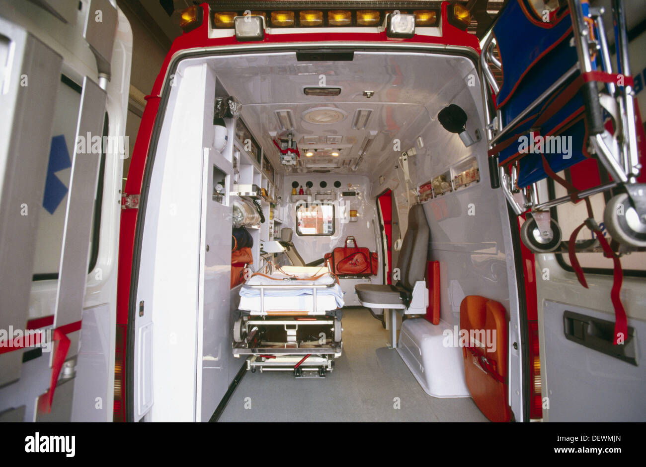 Ambulance Garage Stock Photos & Ambulance Garage Stock Images - Alamy