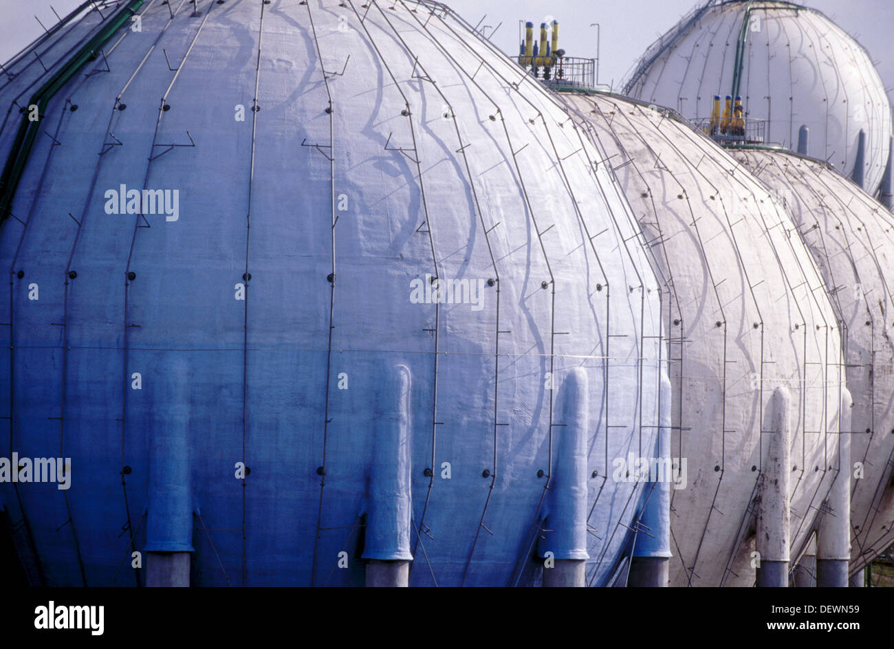 Butane gas tanks distribution plant hi-res stock photography and images ...