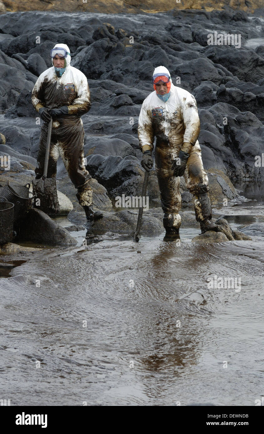 Oil spillage prestige oil tanker hi-res stock photography and images ...