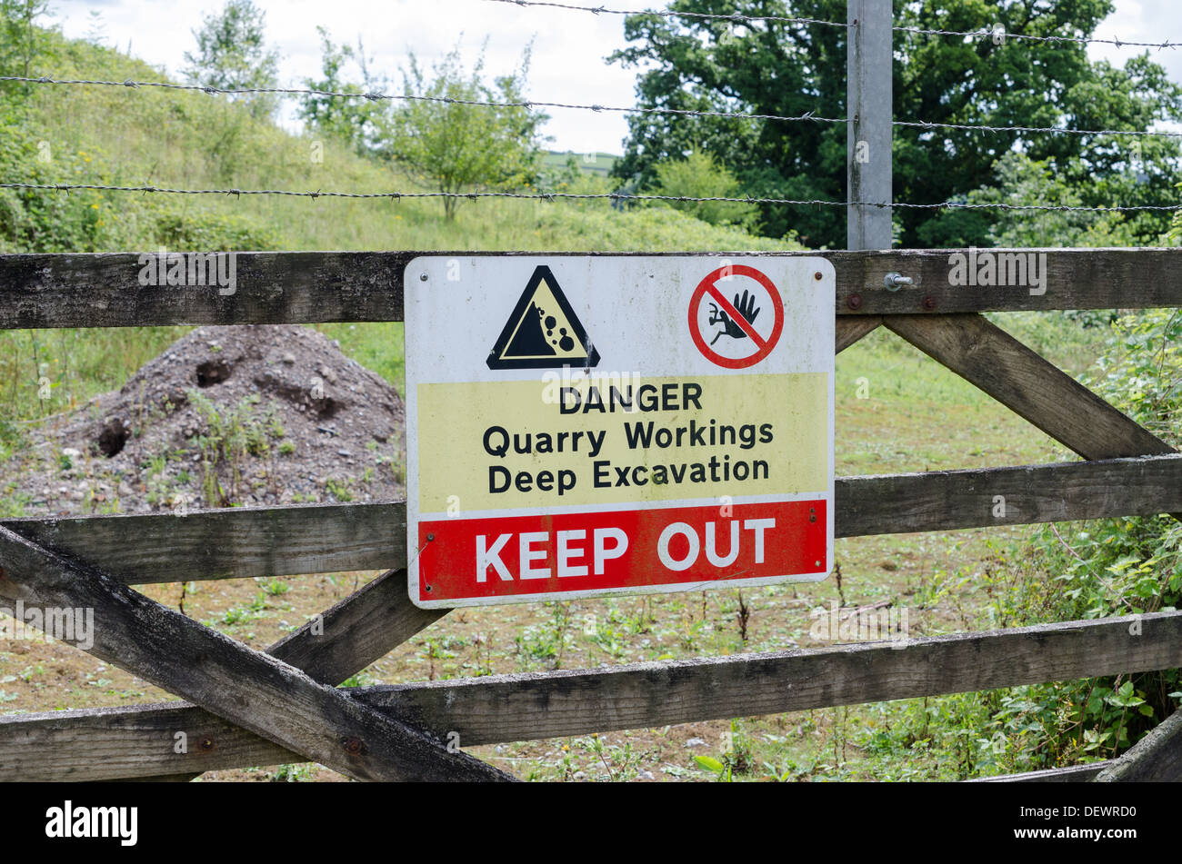 Quarry Workings keep out warning sign Stock Photo - Alamy