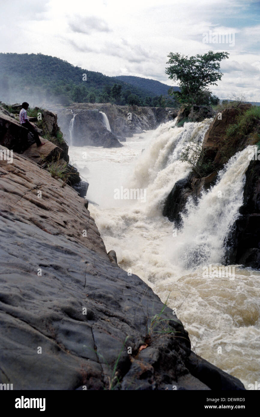 Hogenakkal Falls in all its splendour, Kaveri River, Tamil Nadu, India ...