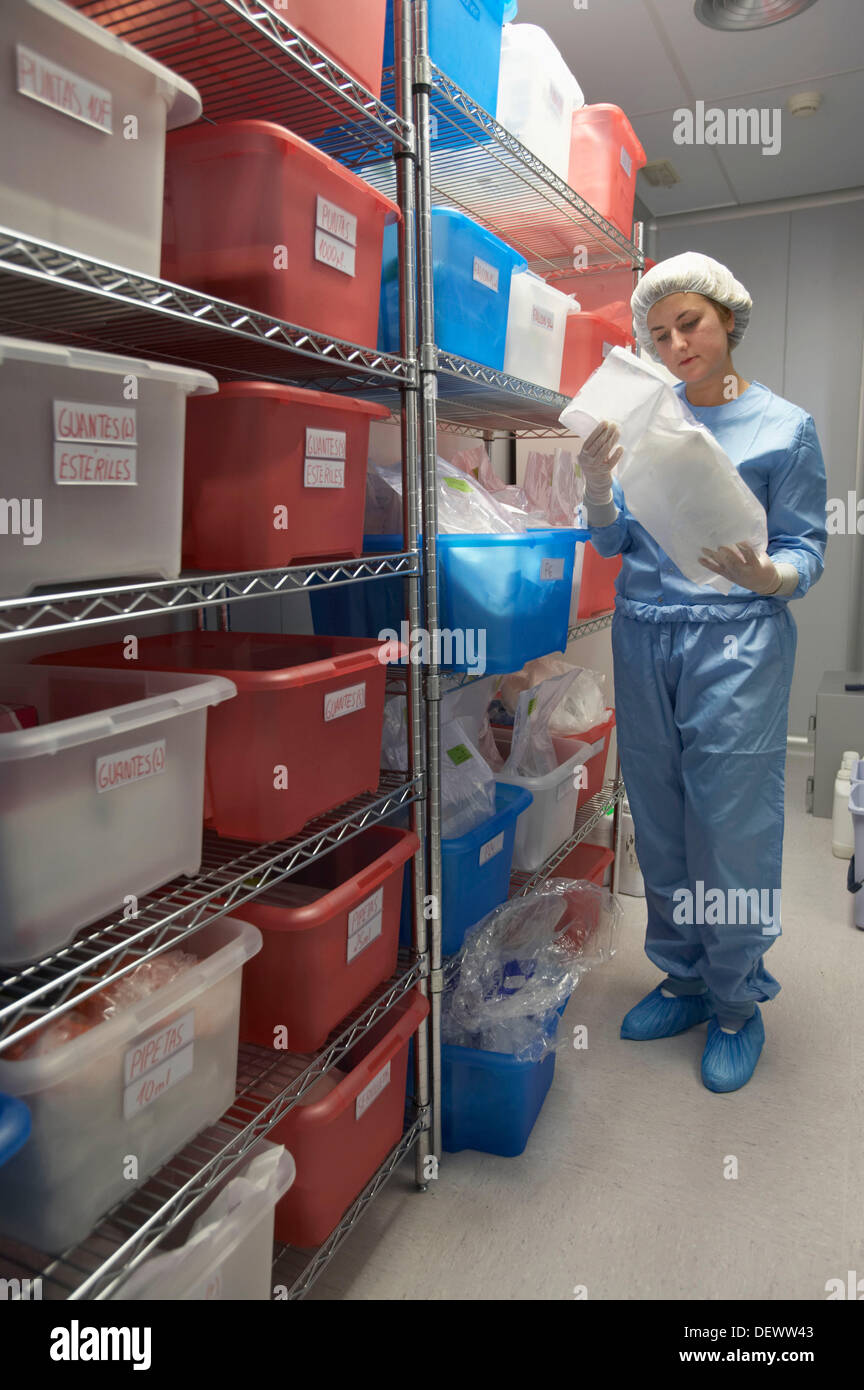 Object in room hi-res stock photography and images - Alamy