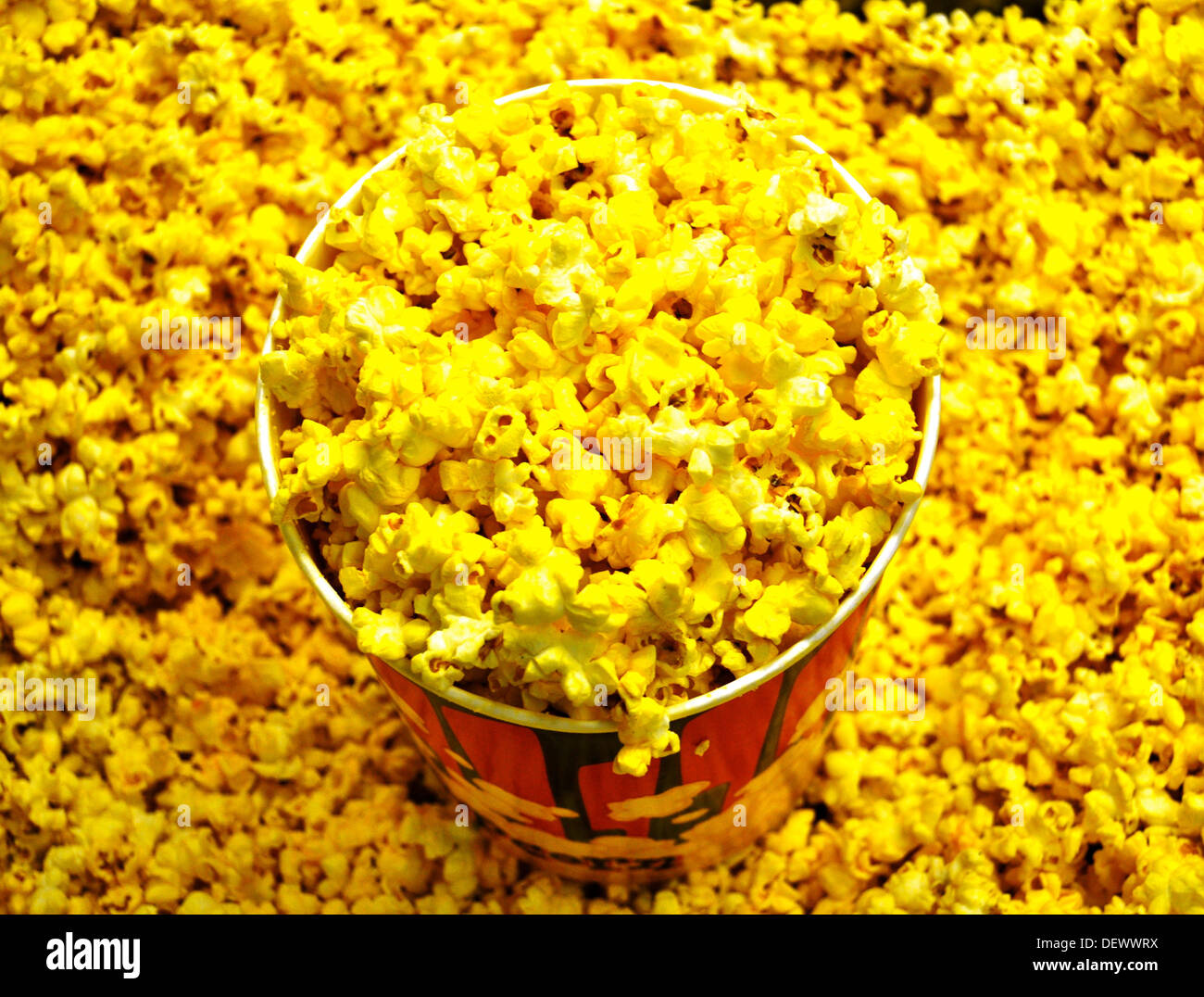 Red popcorn stand hi-res stock photography and images - Alamy