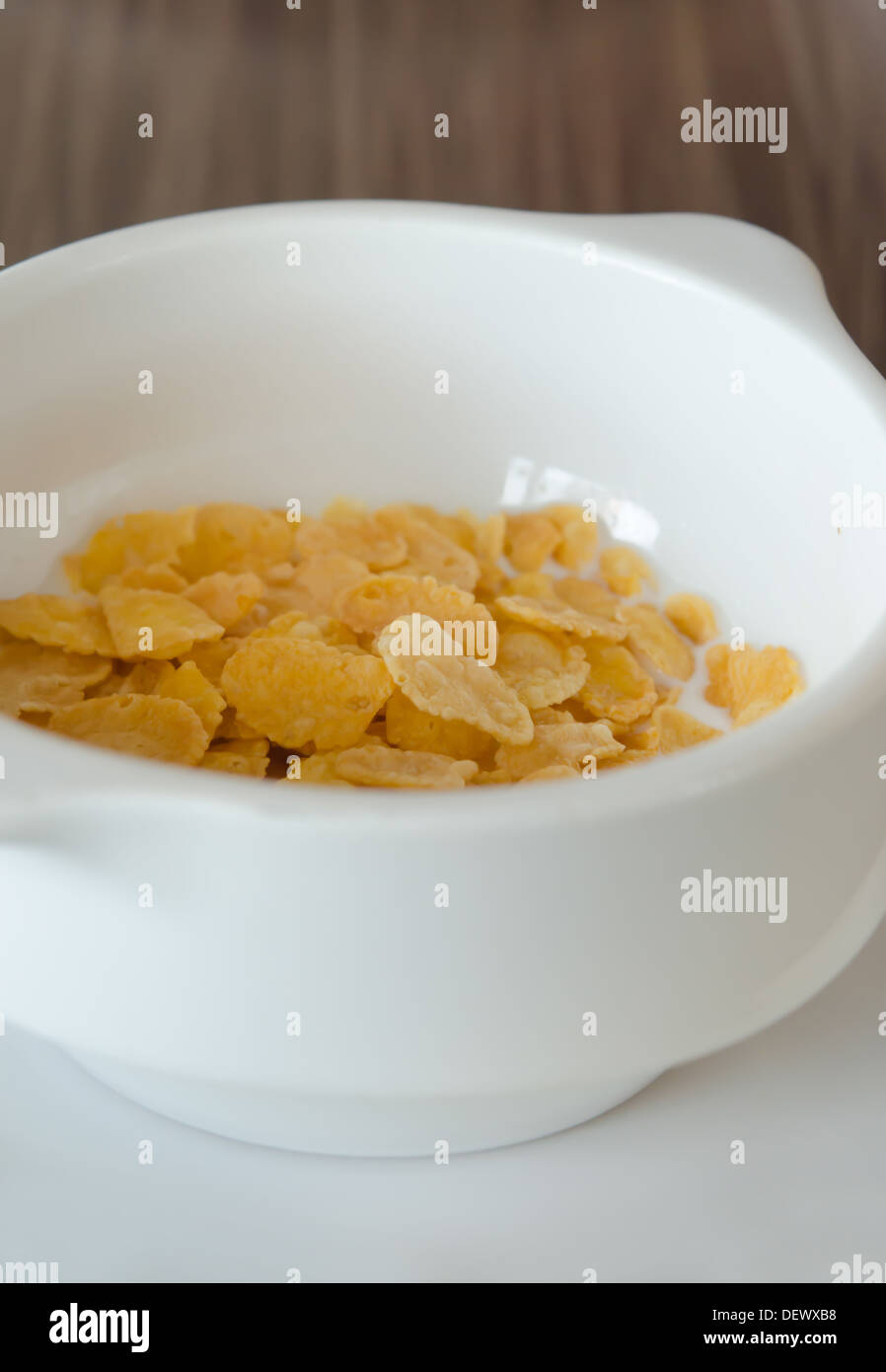 corn flake cereal with fresh milk in white bowl Stock Photo - Alamy