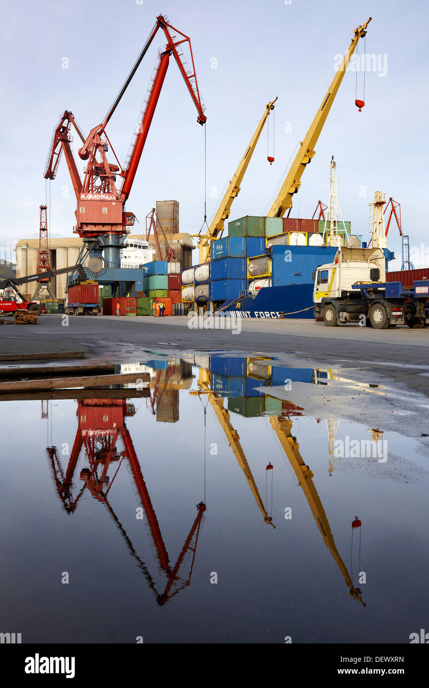 Bilbao harbour cargo hi-res stock photography and images - Alamy