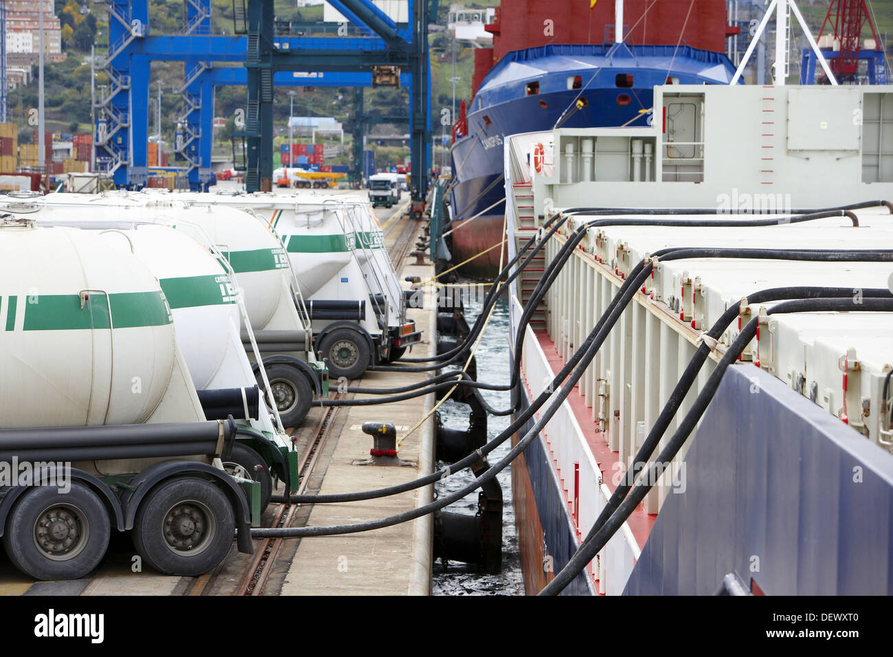 Cement at port hi-res stock photography and images - Alamy