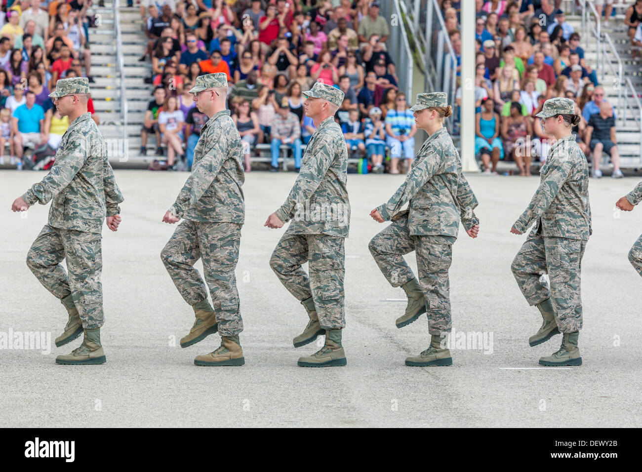 Female airmen march into parade field during United States Air Force ...