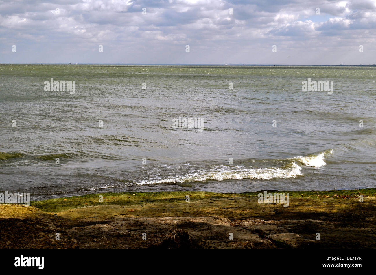 Rocks and water background Stock Photo - Alamy