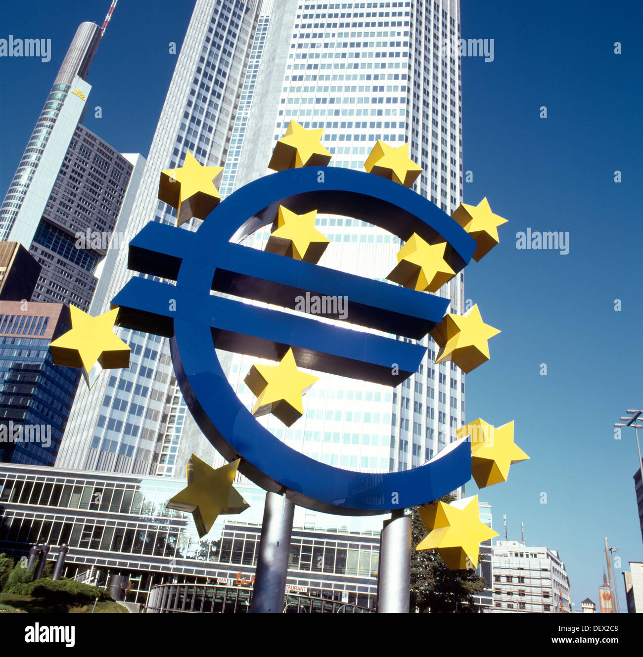 Euro sign in front hi-res stock photography and images - Alamy