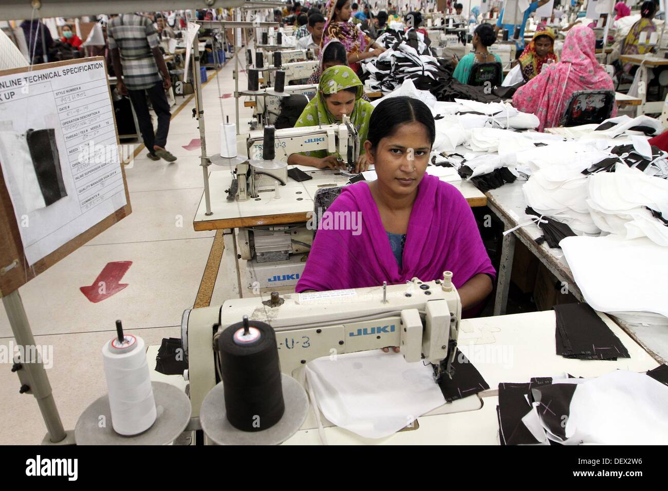 Dhaka, Bangladesh . 24th Sep, 2013. Bangladeshi woman works in a ...