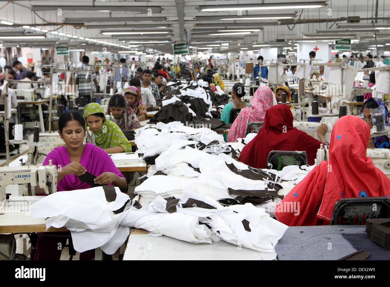 Dhaka, Bangladesh . 24th Sep, 2013. Bangladeshi woman works in a ...