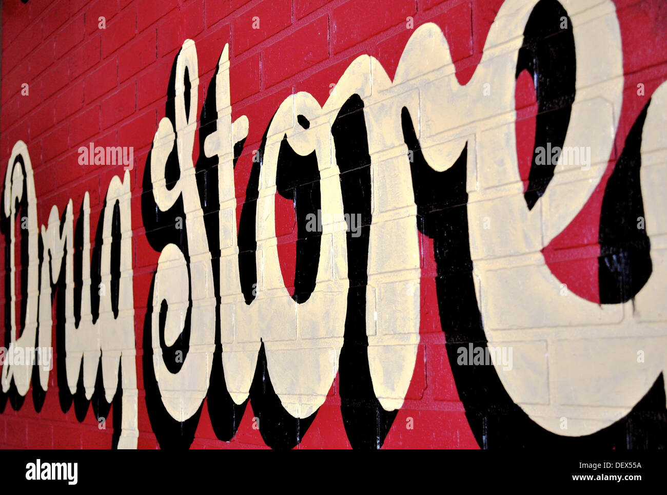 Drug store sign hi-res stock photography and images - Alamy