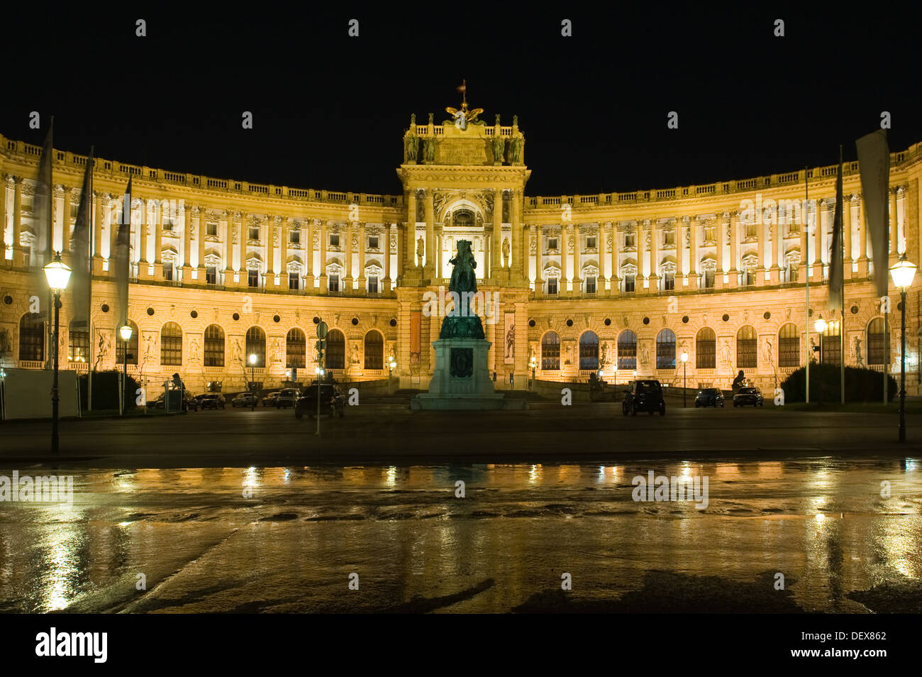 Hofburg imperial palace at night hi-res stock photography and images ...