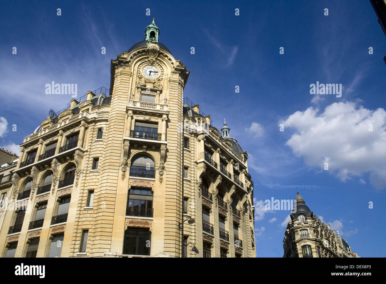 Historic paris streets hi-res stock photography and images - Alamy