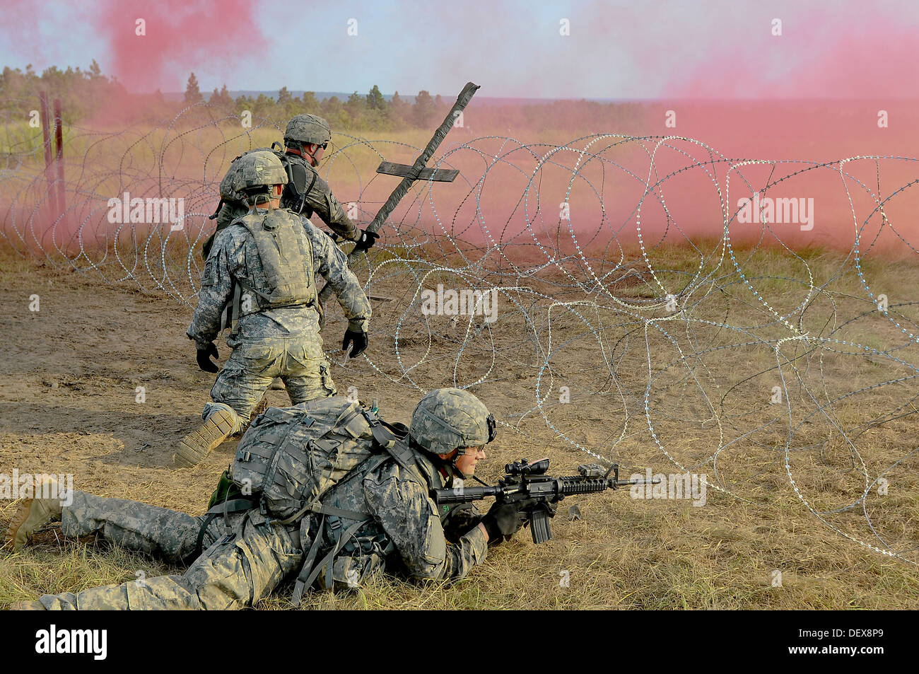 Paratroopers of the 2nd Battalion, 325th Airborne Infantry Regiment ...