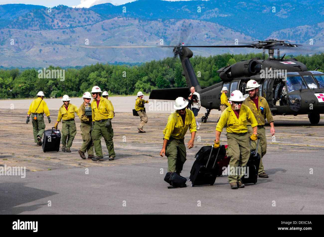 U.S. Soldiers from the 2nd Battalion, 4th Aviation Regiment out of Fort ...