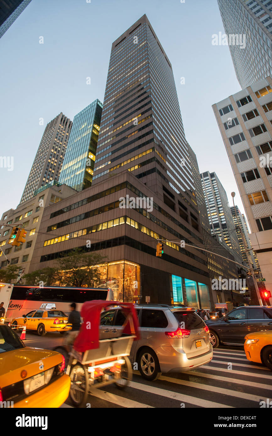 650 Fifth Avenue in New York Stock Photo - Alamy